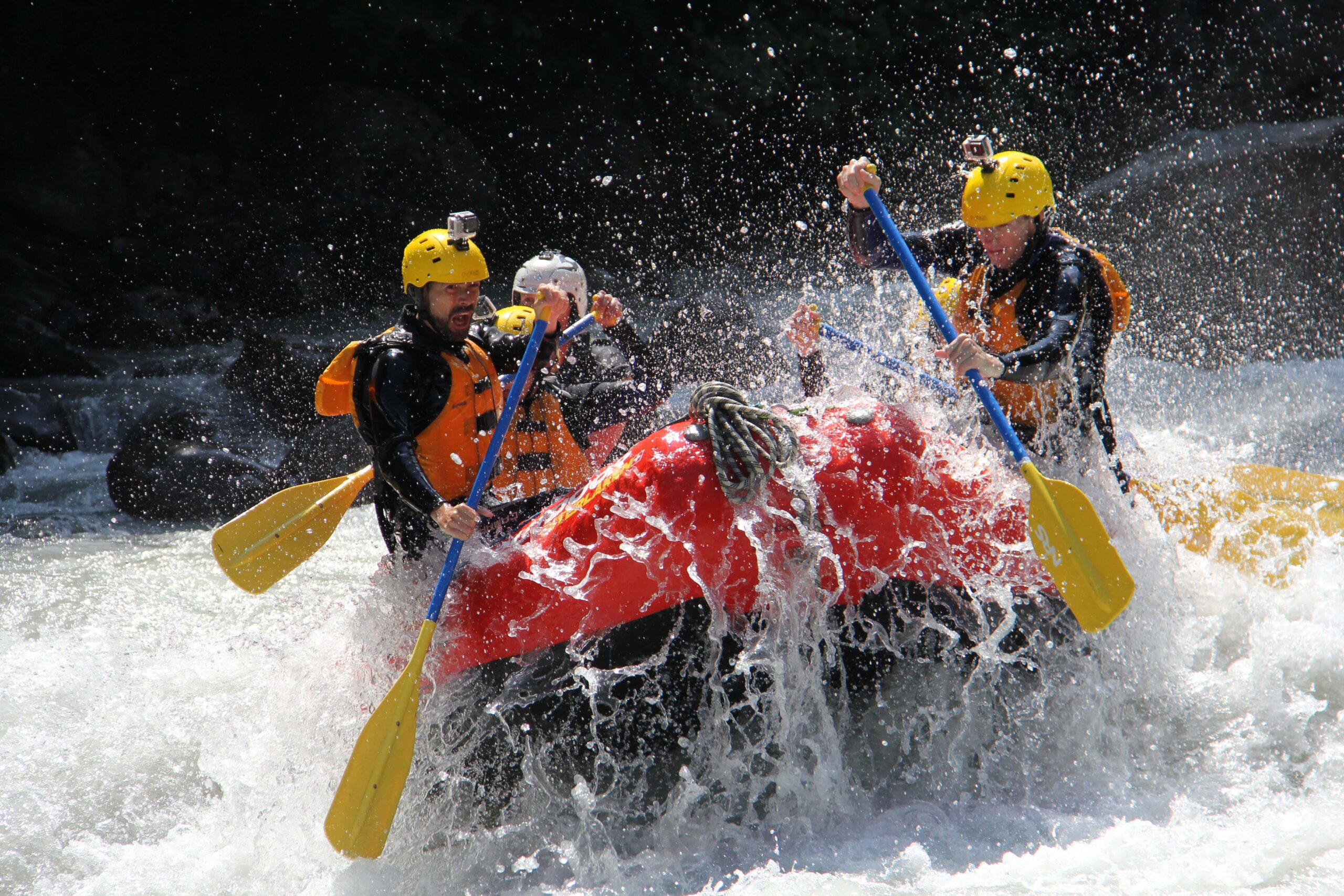 River Rafting – Das erfrischende Teamevent | Interlaken, der hippe ...
